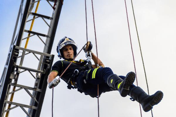 The ABCs of high-angle vs. low-angle rope rescue in fire fighting ...